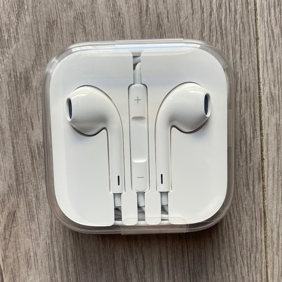 Apple | Cell Phones & Accessories | Brand New Apple Wired Earpods With ...